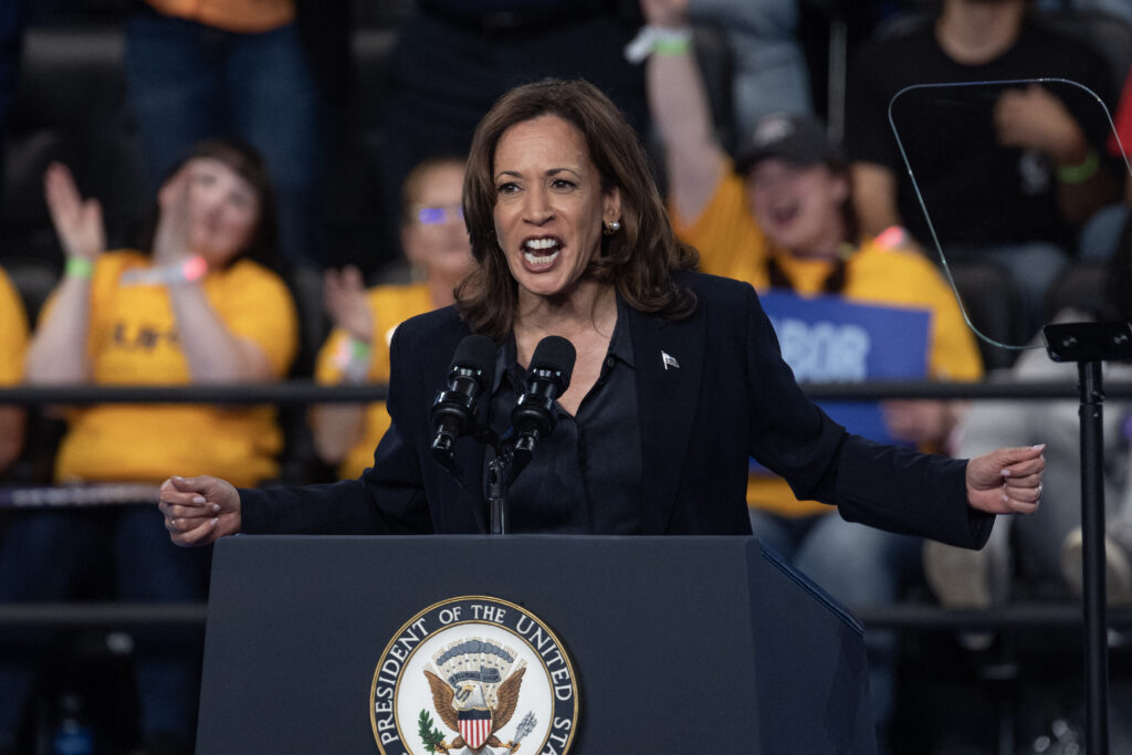 Harris Mocks Trump After Rally Turns Into Bizarre Dance-a-thon