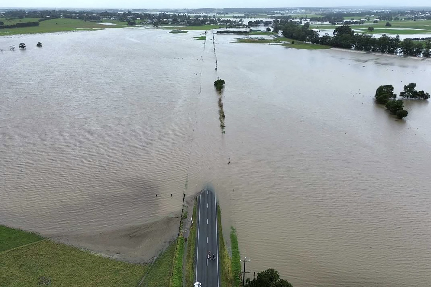 HIGHEST FLOOD ON RECORD FOR TAREE, RESCUES UNDERWAY FOR PEOPLE TRAPPED ...